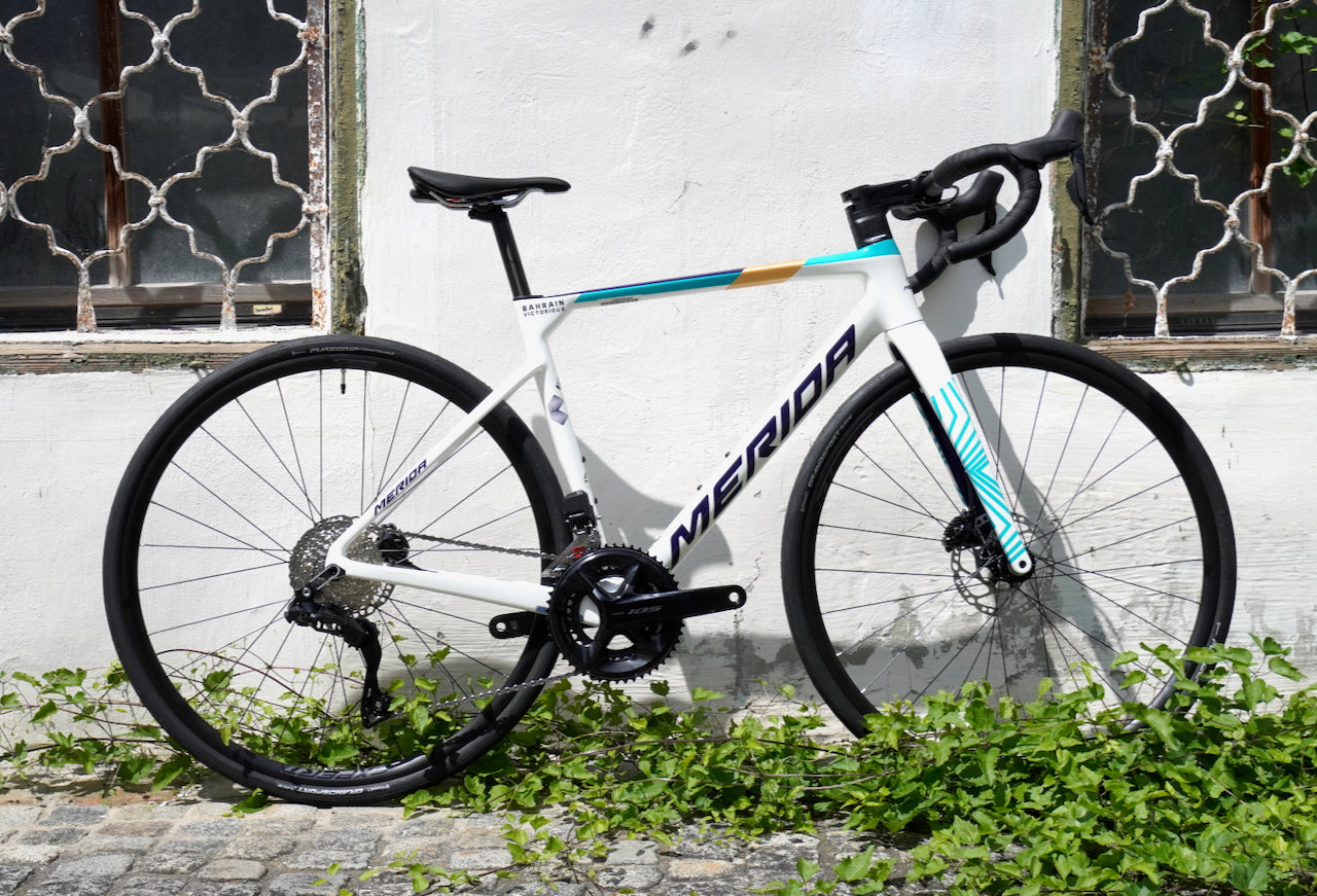 Scultura 6000 105 Di2 BAHRAIN VICTORIOUS 2024 Team Edition – Grundtner