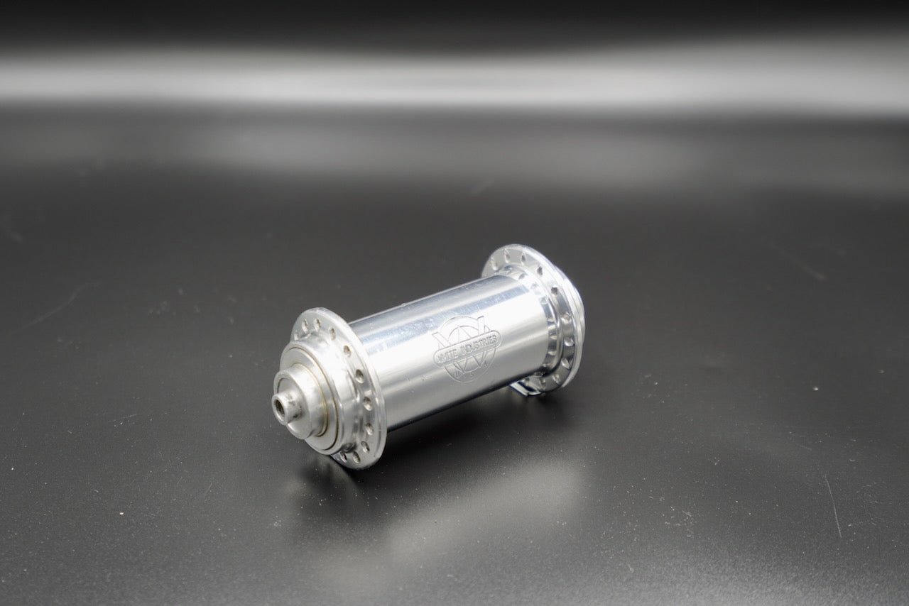 White Tracker Front Hub – Grundtner